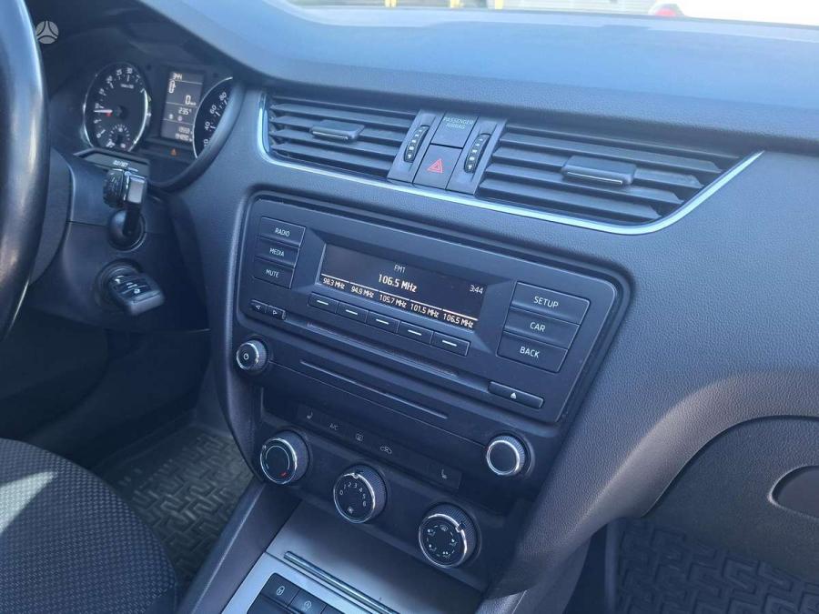 Grey Skoda Octavia 2013 in Silute, with an engine capacity of 1.60 L and mileage of 194 thousand km for 3500 €, photo 16 on AUTOMOTO.COM.LV