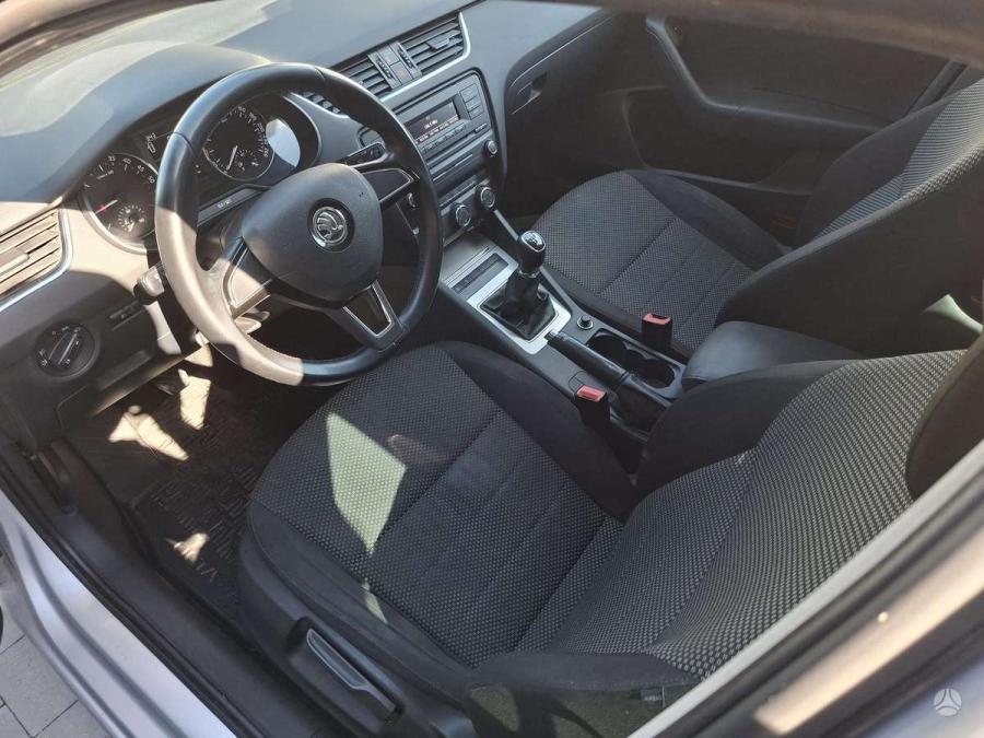 Grey Skoda Octavia 2013 in Silute, with an engine capacity of 1.60 L and mileage of 194 thousand km for 3500 €, photo 20 on AUTOMOTO.COM.LV
