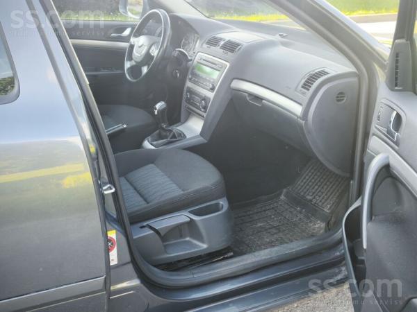 Grey Skoda Octavia 2013 in Jelgava, with an engine capacity of 1.60 L and mileage of 0 thousand km for 2500 €, photo 8 on AUTOMOTO.COM.LV