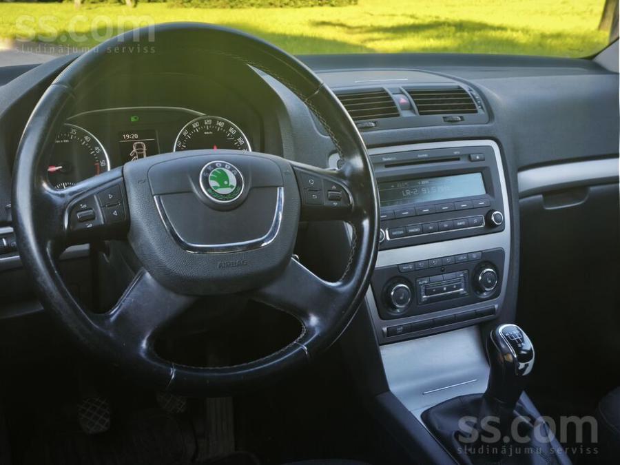 Grey Skoda Octavia 2013 in Jelgava, with an engine capacity of 1.60 L and mileage of 0 thousand km for 2500 €, photo 12 on AUTOMOTO.COM.LV