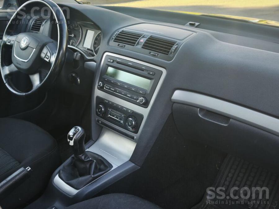 Grey Skoda Octavia 2013 in Jelgava, with an engine capacity of 1.60 L and mileage of 0 thousand km for 2500 €, photo 13 on AUTOMOTO.COM.LV