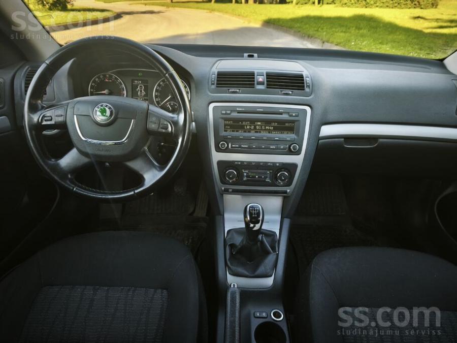 Grey Skoda Octavia 2013 in Jelgava, with an engine capacity of 1.60 L and mileage of 0 thousand km for 2500 €, photo 14 on AUTOMOTO.COM.LV