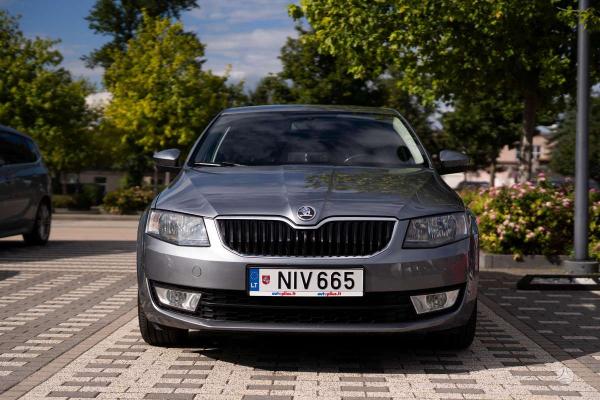 Pelēks Skoda Octavia 2013 Viļņa, ar dzinēja tilpumu 1.60 L un nobraukumu 175 tūkst. km par 5700 €, foto 2 vietnē AUTOMOTO.COM.LV