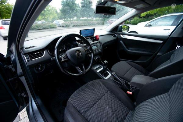 Pelēks Skoda Octavia 2013 Viļņa, ar dzinēja tilpumu 1.60 L un nobraukumu 175 tūkst. km par 5700 €, foto 9 vietnē AUTOMOTO.COM.LV