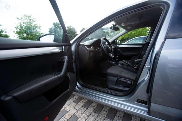 Pelēks Skoda Octavia 2013 Viļņa, ar dzinēja tilpumu 1.60 L un nobraukumu 175 tūkst. km par 5700 €, foto 10 vietnē AUTOMOTO.COM.LV