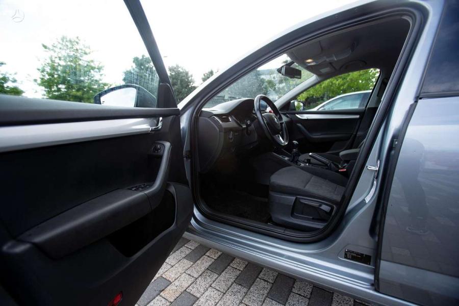 Grey Skoda Octavia 2013 in Vilnius, with an engine capacity of 1.60 L and mileage of 175 thousand km for 5700 €, photo 11 on AUTOMOTO.COM.LV