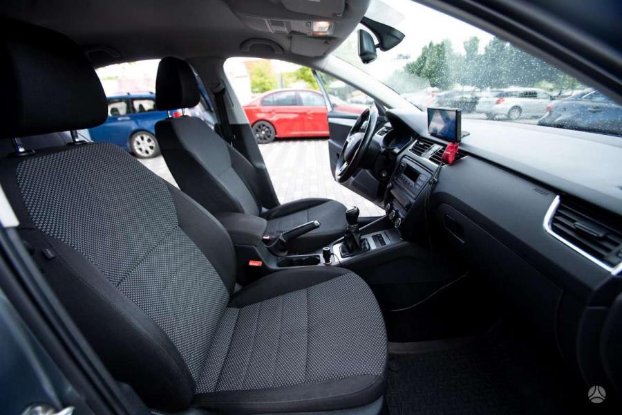 Grey Skoda Octavia 2013 in Vilnius, with an engine capacity of 1.60 L and mileage of 175 thousand km for 5700 €, photo 14 on AUTOMOTO.COM.LV
