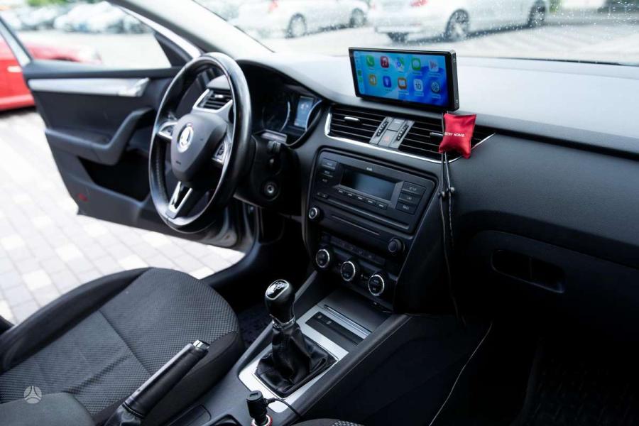 Grey Skoda Octavia 2013 in Vilnius, with an engine capacity of 1.60 L and mileage of 175 thousand km for 5700 €, photo 15 on AUTOMOTO.COM.LV