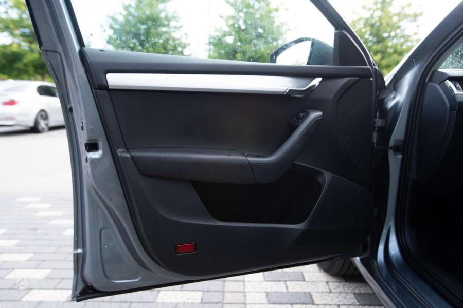 Grey Skoda Octavia 2013 in Vilnius, with an engine capacity of 1.60 L and mileage of 175 thousand km for 5700 €, photo 19 on AUTOMOTO.COM.LV