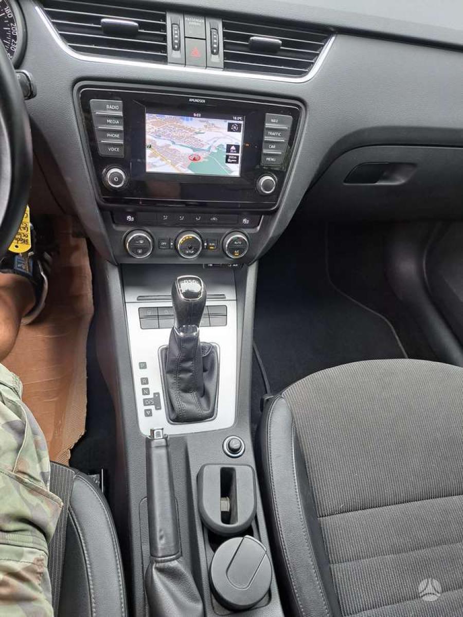 Grey Skoda Octavia 2013 in Taurage, with an engine capacity of 1.97 L and mileage of 215 thousand km for 6999 €, photo 12 on AUTOMOTO.COM.LV