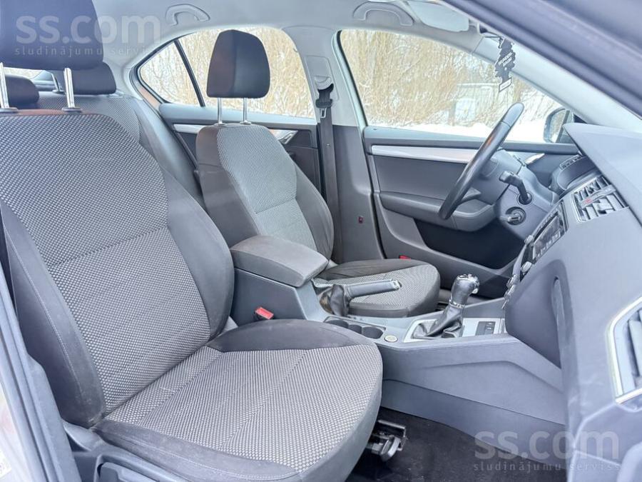 Pelēks Skoda Octavia 2013 Rīga, ar dzinēja tilpumu 1.20 L un nobraukumu 224 tūkst. km par 5900 €, foto 14 vietnē AUTOMOTO.COM.LV