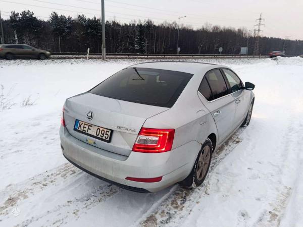 Pelēks Skoda Octavia 2014 Kauņa, ar dzinēja tilpumu 1.60 L un nobraukumu 409 tūkst. km par 3100 €, foto 4 vietnē AUTOMOTO.COM.LV