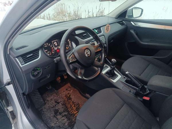 Pelēks Skoda Octavia 2014 Kauņa, ar dzinēja tilpumu 1.60 L un nobraukumu 409 tūkst. km par 3100 €, foto 6 vietnē AUTOMOTO.COM.LV