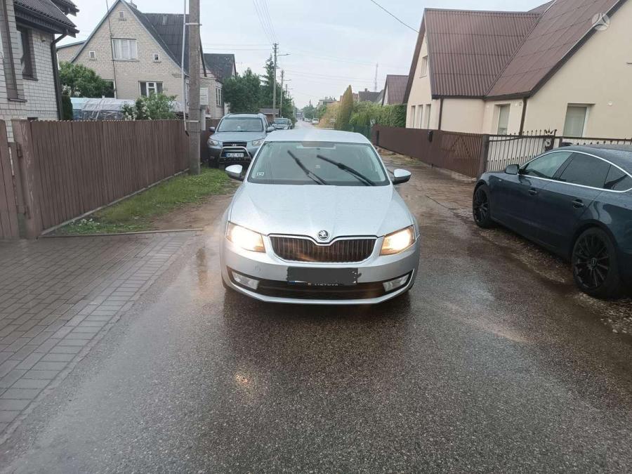 Grey Skoda Octavia 2014 in Marijampole, with an engine capacity of 1.60 L and mileage of 250 thousand km for 3500 €, photo 1 on AUTOMOTO.COM.LV