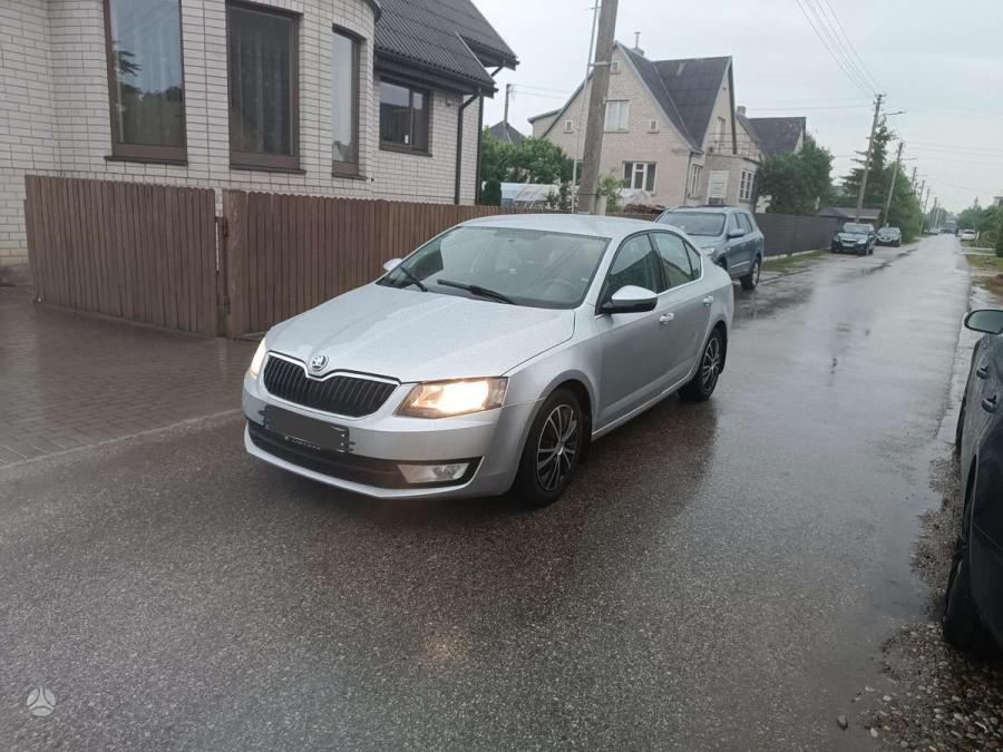 Grey Skoda Octavia 2014 in Marijampole, with an engine capacity of 1.60 L and mileage of 250 thousand km for 3500 €, photo 4 on AUTOMOTO.COM.LV