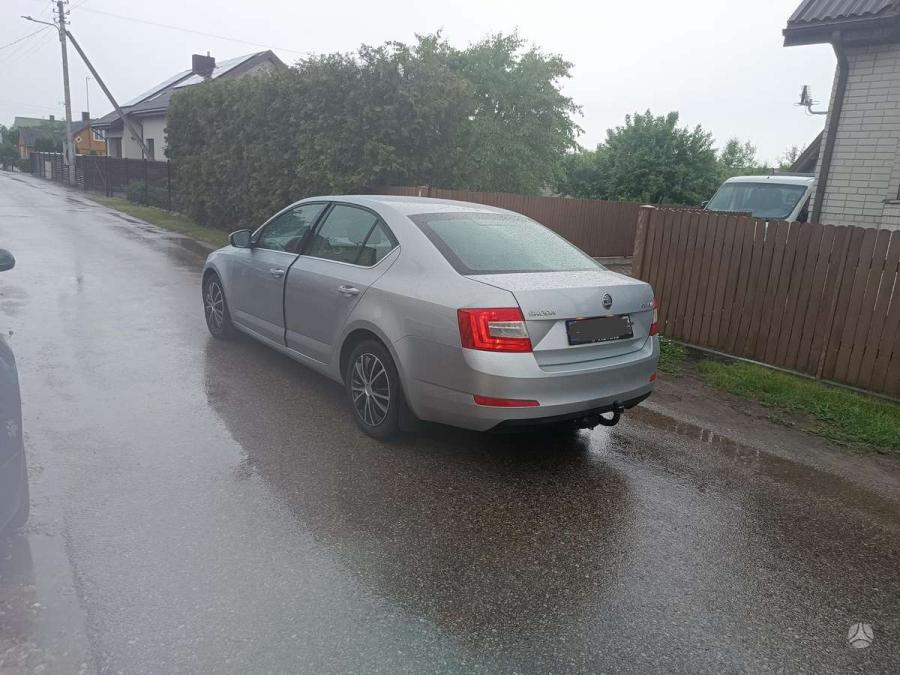 Grey Skoda Octavia 2014 in Marijampole, with an engine capacity of 1.60 L and mileage of 250 thousand km for 3500 €, photo 7 on AUTOMOTO.COM.LV