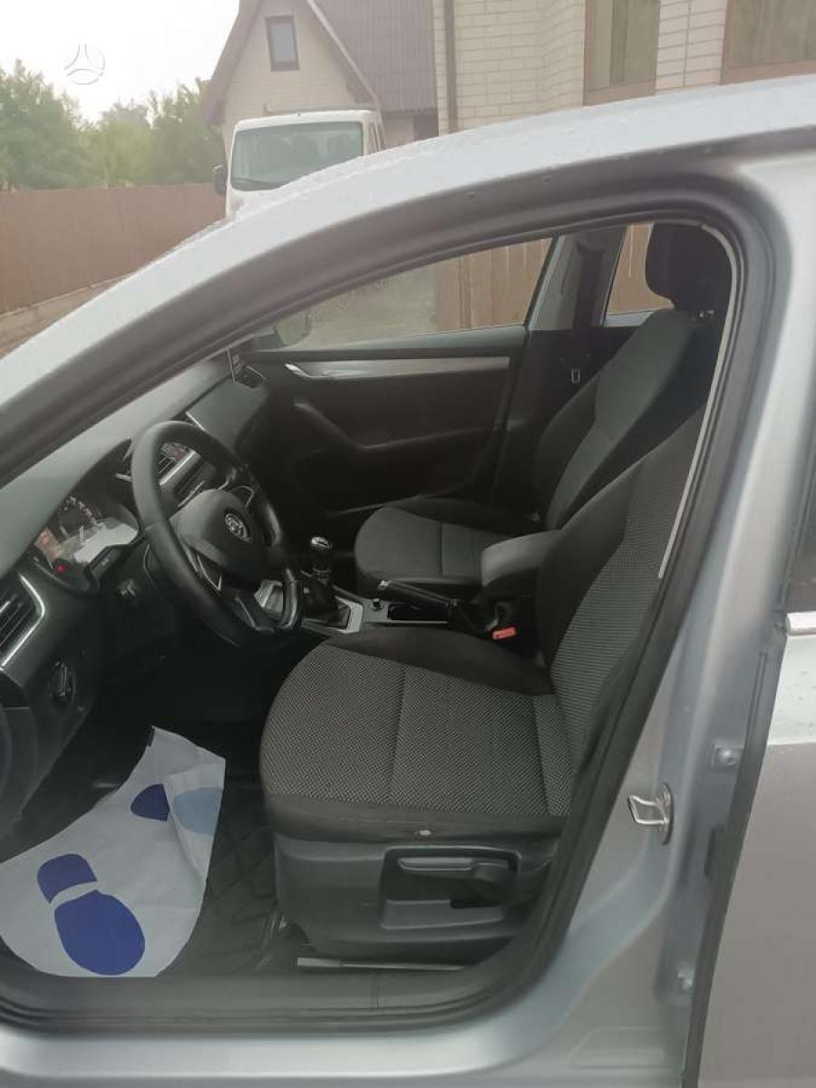 Pelēks Skoda Octavia 2014 Marijampole, ar dzinēja tilpumu 1.60 L un nobraukumu 250 tūkst. km par 3500 €, foto 9 vietnē AUTOMOTO.COM.LV