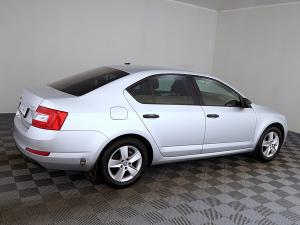 Pelēks Skoda Octavia 2014 Tallina, ar dzinēja tilpumu 1.20 L un nobraukumu 317 tūkst. km par 2599 €, foto 4 vietnē AUTOMOTO.COM.LV