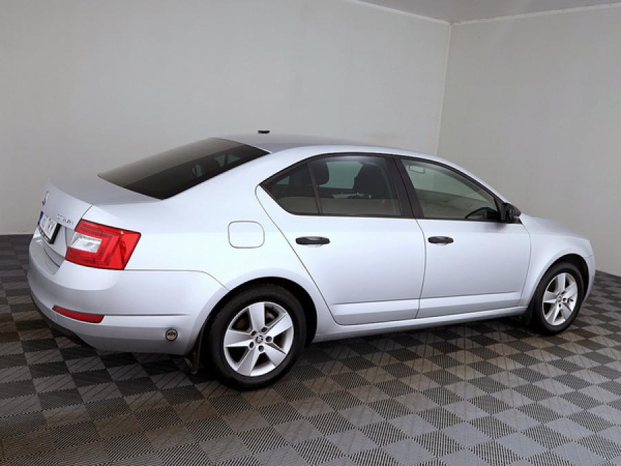 Pelēks Skoda Octavia 2014 Tallina, ar dzinēja tilpumu 1.20 L un nobraukumu 317 tūkst. km par 2599 €, foto 4 vietnē AUTOMOTO.COM.LV