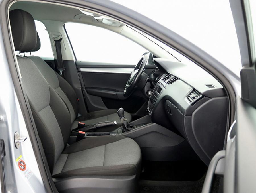 Pelēks Skoda Octavia 2014 Tallina, ar dzinēja tilpumu 1.20 L un nobraukumu 317 tūkst. km par 2599 €, foto 7 vietnē AUTOMOTO.COM.LV