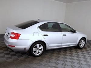 Pelēks Skoda Octavia 2014 Tallina, ar dzinēja tilpumu 1.20 L un nobraukumu 317 tūkst. km par 2599 €, foto 12 vietnē AUTOMOTO.COM.LV