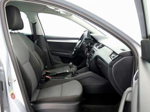 Pelēks Skoda Octavia 2014 Tallina, ar dzinēja tilpumu 1.20 L un nobraukumu 317 tūkst. km par 2599 €, foto 15 vietnē AUTOMOTO.COM.LV
