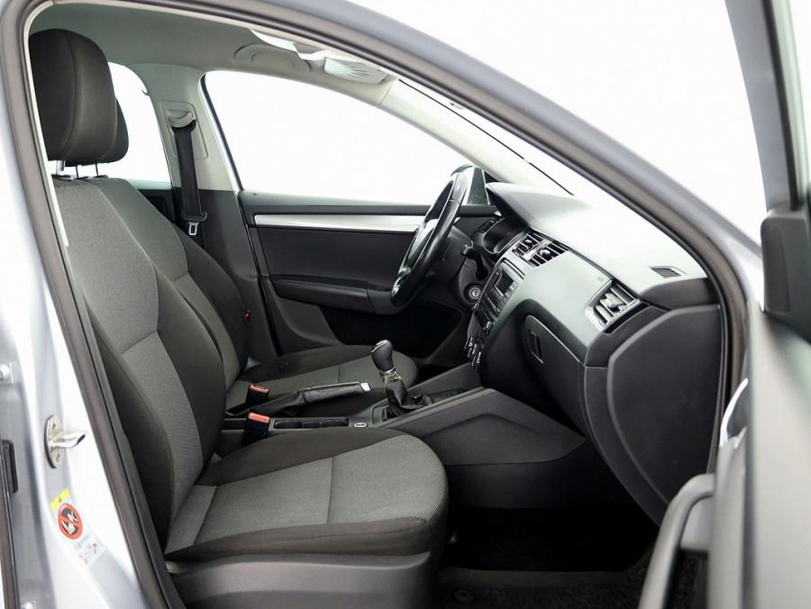 Pelēks Skoda Octavia 2014 Tallina, ar dzinēja tilpumu 1.20 L un nobraukumu 317 tūkst. km par 2599 €, foto 15 vietnē AUTOMOTO.COM.LV