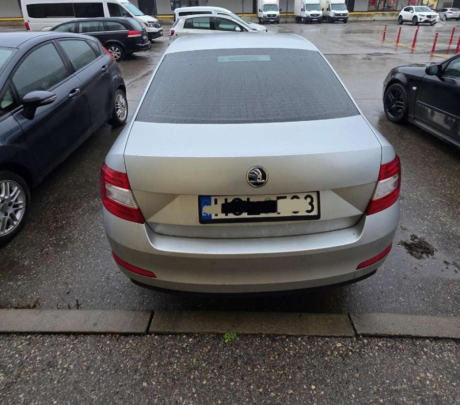Grey Skoda Octavia 2015 in Kaunas, with an engine capacity of 1.60 L and mileage of 418 thousand km for 3500 €, photo 3 on AUTOMOTO.COM.LV