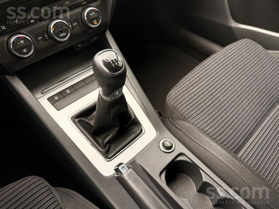 Pelēks Skoda Octavia 2015 Rīga, ar dzinēja tilpumu 2.00 L un nobraukumu 130 tūkst. km par 9990 €, foto 12 vietnē AUTOMOTO.COM.LV