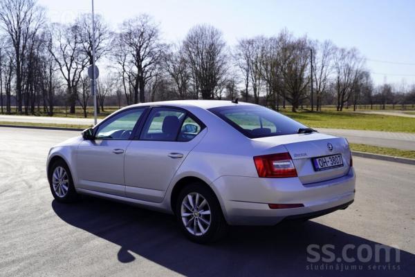 Grey Skoda Octavia 2016 in Riga, with an engine capacity of 1.60 L and mileage of 285 thousand km for 5990 €, photo 4 on AUTOMOTO.COM.LV