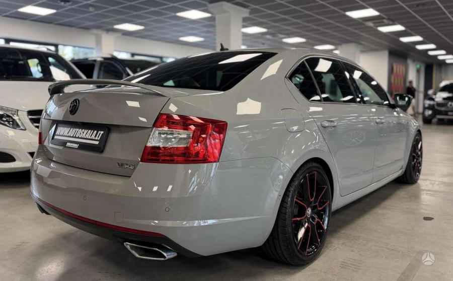 Grey Skoda Octavia 2016 in Klaipeda, with an engine capacity of 1.97 L and mileage of 92 thousand km for 14900 €, photo 4 on AUTOMOTO.COM.LV