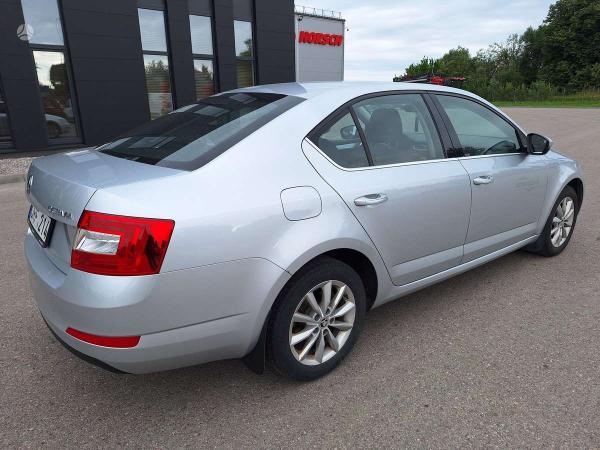 Grey Skoda Octavia 2017 in Sakiai, with an engine capacity of 1.60 L and mileage of 257 thousand km for 7300 €, photo 5 on AUTOMOTO.COM.LV