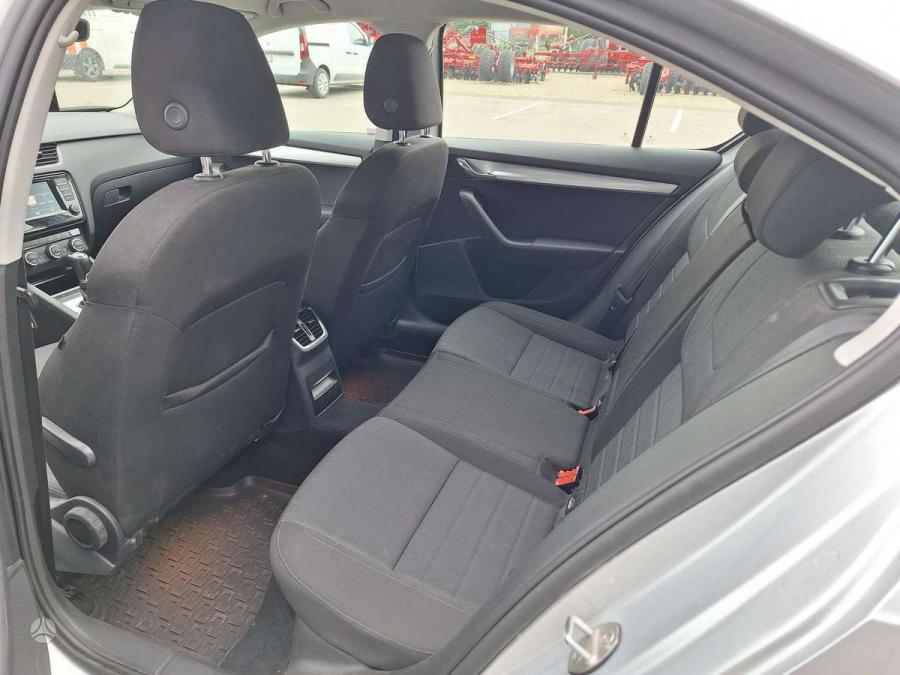 Pelēks Skoda Octavia 2017 Šakiai, ar dzinēja tilpumu 1.60 L un nobraukumu 257 tūkst. km par 7300 €, foto 12 vietnē AUTOMOTO.COM.LV