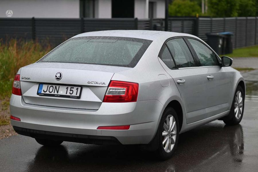Grey Skoda Octavia 2017 in Vilnius, with an engine capacity of 1.60 L and mileage of 169 thousand km for 8900 €, photo 5 on AUTOMOTO.COM.LV