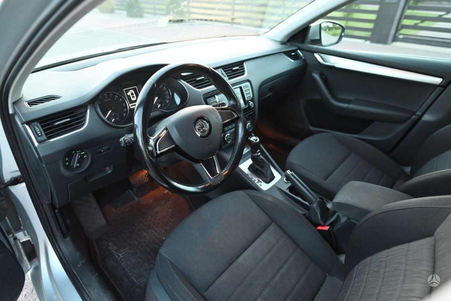 Grey Skoda Octavia 2017 in Vilnius, with an engine capacity of 1.60 L and mileage of 169 thousand km for 8900 €, photo 6 on AUTOMOTO.COM.LV