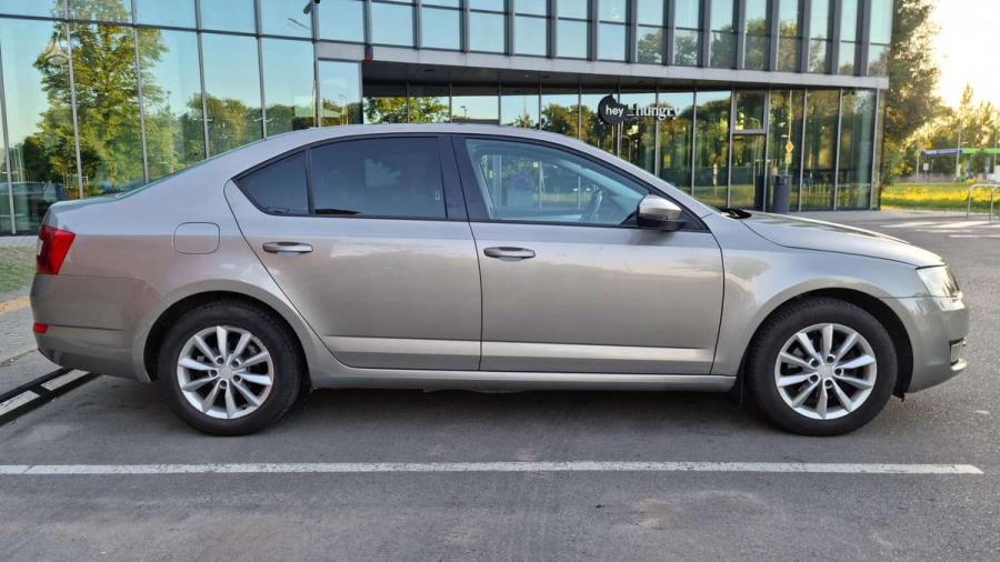 Grey Skoda Octavia 2017 in Kaunas, with an engine capacity of 1.00 L and mileage of 148 thousand km for 6500 €, photo 8 on AUTOMOTO.COM.LV