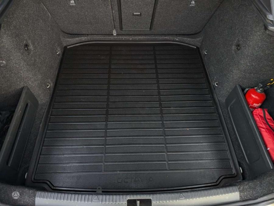 Grey Skoda Octavia 2017 in Kaunas, with an engine capacity of 1.00 L and mileage of 148 thousand km for 6500 €, photo 13 on AUTOMOTO.COM.LV