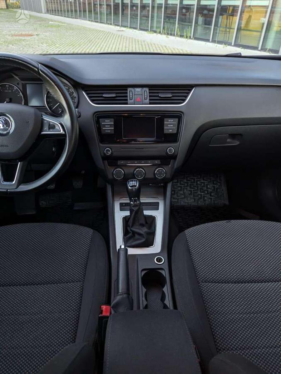 Grey Skoda Octavia 2017 in Kaunas, with an engine capacity of 1.00 L and mileage of 148 thousand km for 6500 €, photo 14 on AUTOMOTO.COM.LV