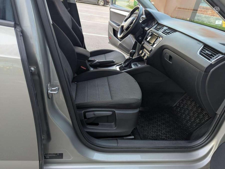 Grey Skoda Octavia 2017 in Kaunas, with an engine capacity of 1.00 L and mileage of 148 thousand km for 6500 €, photo 17 on AUTOMOTO.COM.LV