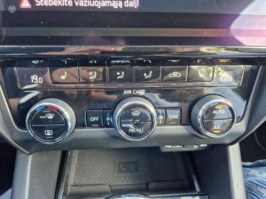 Grey Skoda Octavia 2017 in Kaunas, with an engine capacity of 1.40 L and mileage of 215 thousand km for 10499 €, photo 18 on AUTOMOTO.COM.LV