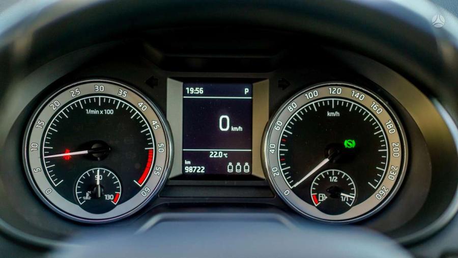 Серый Шкода Октавия 2017 в Вильнюс, объемом двигателя 1.60 л и пробегом 98 тыс. км за 10000 €, фото 20 на AUTOMOTO.COM.LV
