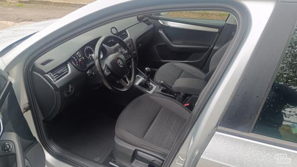 Pelēks Skoda Octavia 2017 Alīta, ar dzinēja tilpumu 1.60 L un nobraukumu 205 tūkst. km par 7399 €, foto 10 vietnē AUTOMOTO.COM.LV