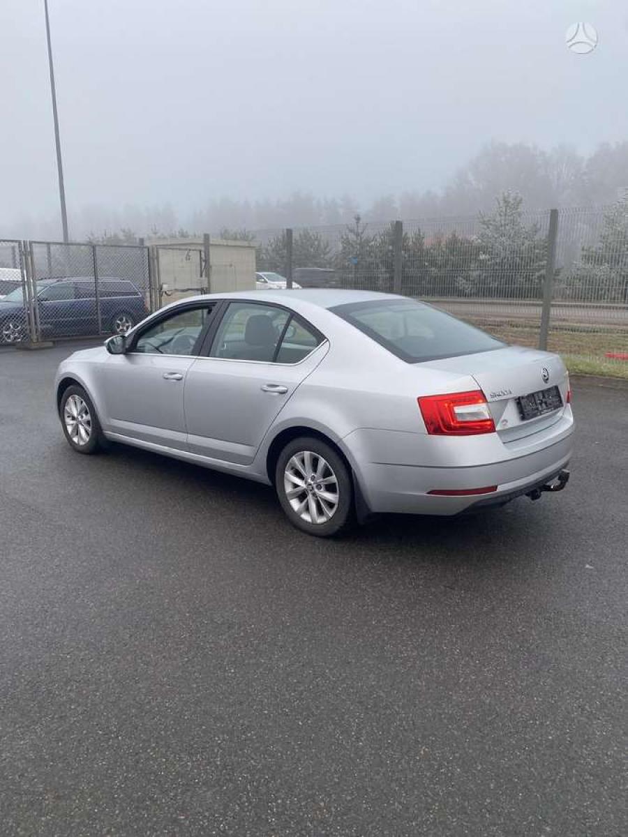 Grey Skoda Octavia 2018 in Panevezys, with an engine capacity of 1.00 L and mileage of 92 thousand km for 7490 €, photo 3 on AUTOMOTO.COM.LV