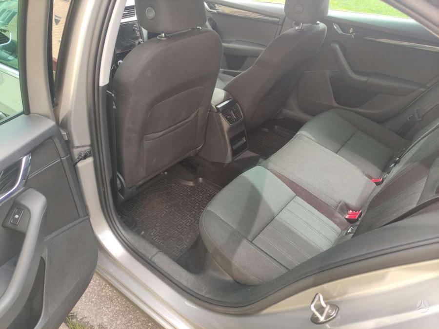 Grey Skoda Octavia 2018 in Panevezys, with an engine capacity of 1.60 L and mileage of 124 thousand km for 10500 €, photo 12 on AUTOMOTO.COM.LV