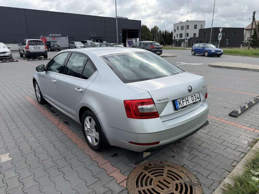 Grey Skoda Octavia 2018 in Kaunas, with an engine capacity of 1.40 L and mileage of 133 thousand km for 8650 €, photo 5 on AUTOMOTO.COM.LV