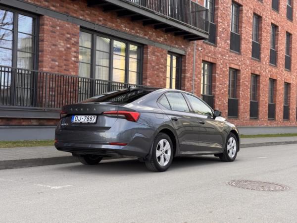 Grey Skoda Octavia 2021 in Riga, with an engine capacity of 1.00 L and mileage of 104 thousand km for 13500 €, photo 4 on AUTOMOTO.COM.LV