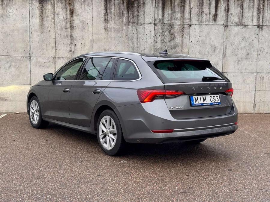 Grey Skoda Octavia 2022 in Vilnius, with an engine capacity of 1.97 L and mileage of 122 thousand km for 14900 €, photo 3 on AUTOMOTO.COM.LV