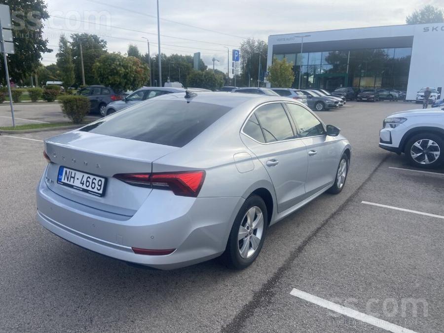 Grey Skoda Octavia 2022 in Riga, with an engine capacity of 2.00 L and mileage of 178 thousand km for 17500 €, photo 5 on AUTOMOTO.COM.LV