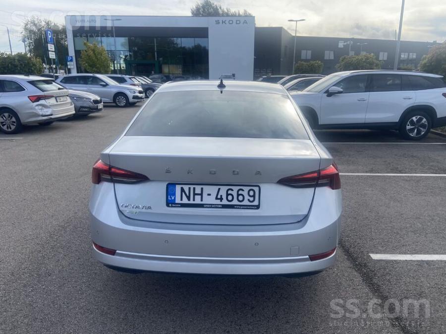 Grey Skoda Octavia 2022 in Riga, with an engine capacity of 2.00 L and mileage of 178 thousand km for 17500 €, photo 6 on AUTOMOTO.COM.LV