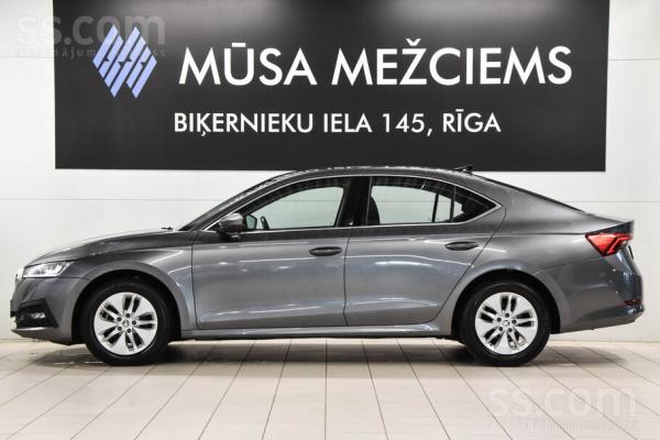 Grey Skoda Octavia 2023 in Riga, with an engine capacity of 1.50 L and mileage of 121 thousand km for 17890 €, photo 4 on AUTOMOTO.COM.LV
